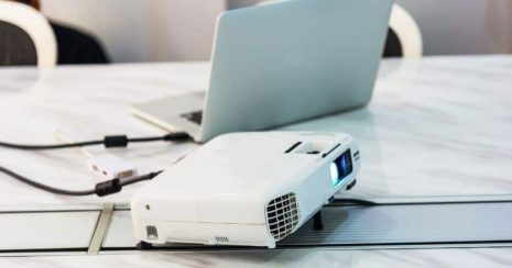 How To Connect to a projector or PC - Projector Leader